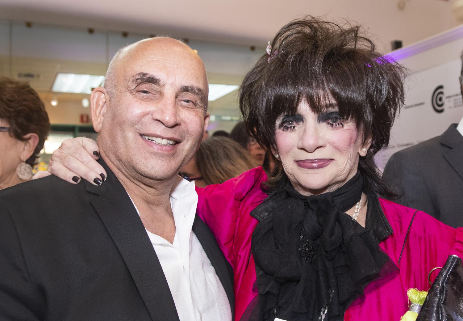 MAZ :: Gallery: Charlie Cinnamon Exhibit Opens