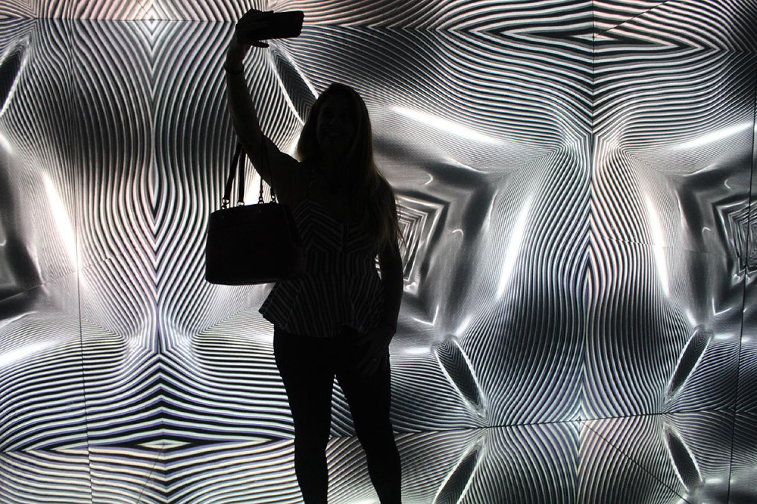 MAZ :: Gallery: Artechouse Opens Infinite Space